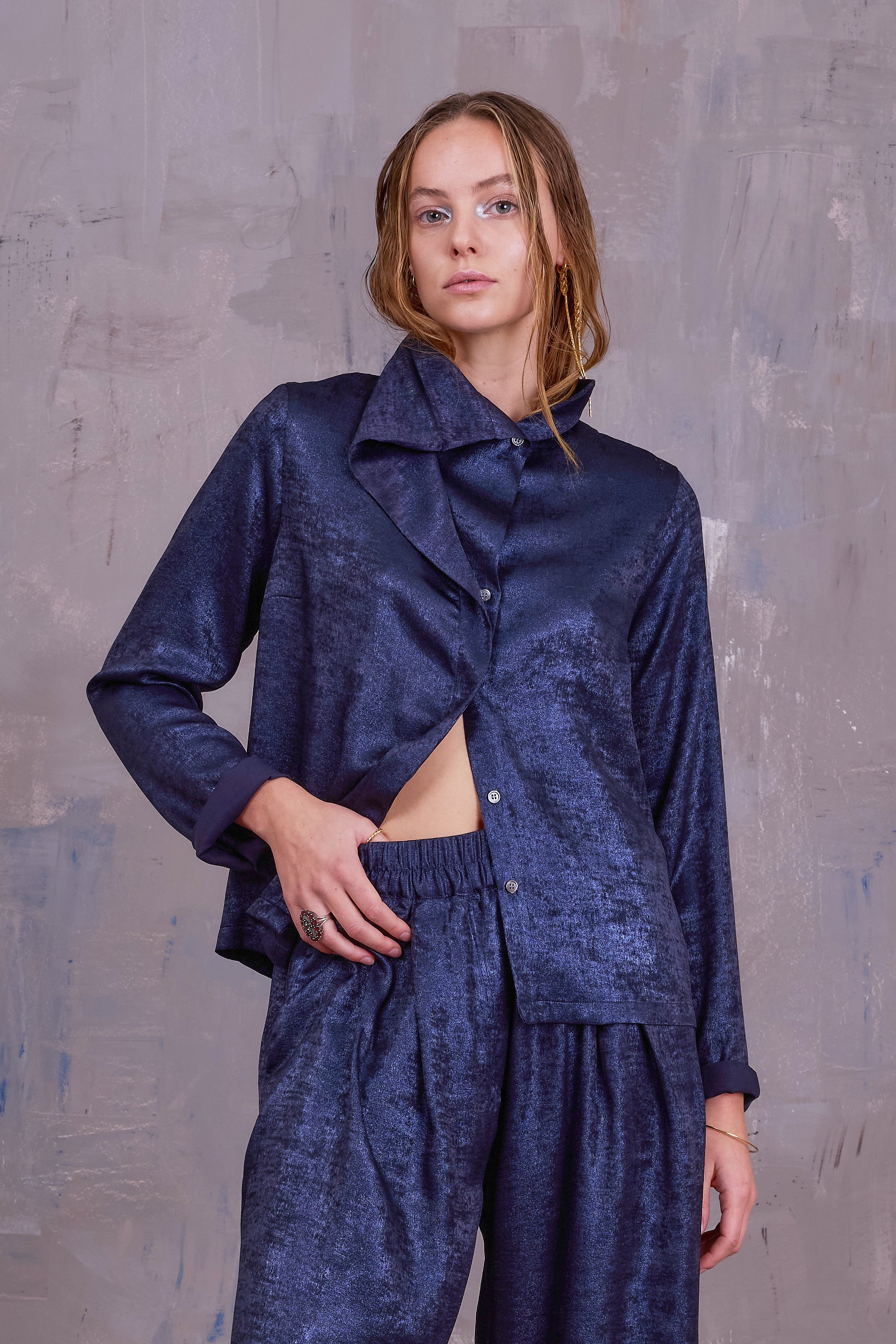 Cecile asymmetrische blouse in shiny sapphire – Nathalie Vleeschouwer Official Shop